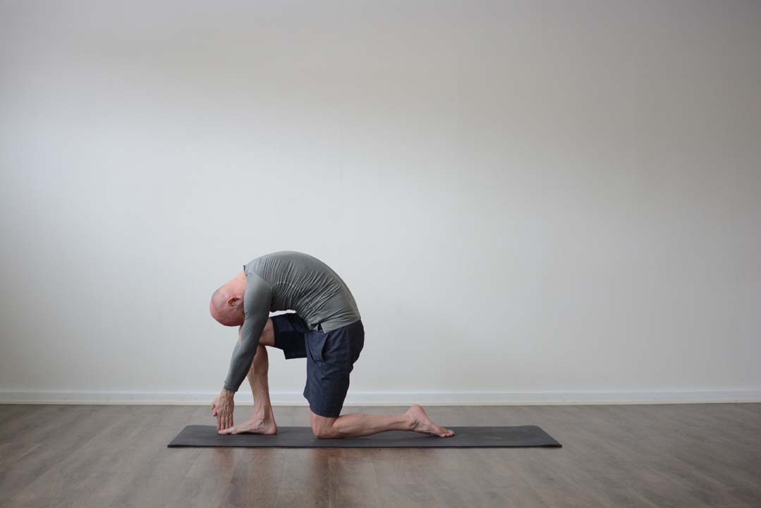 HOT 60 - A 60 minute Hot Yoga Sequence - Yogateket